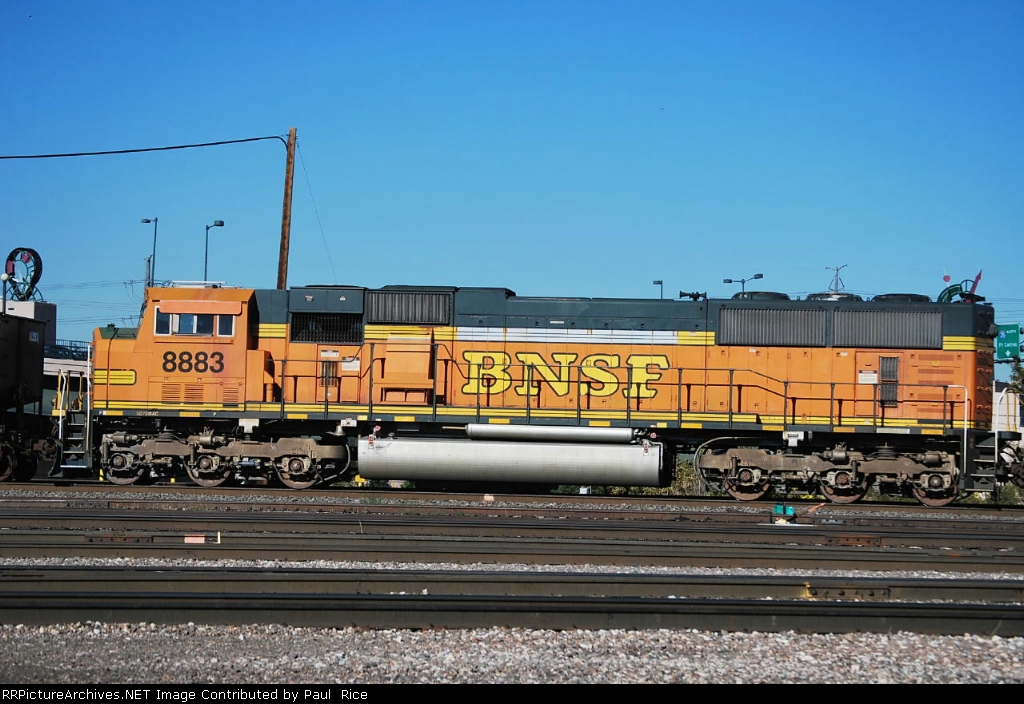 BNSF 8883